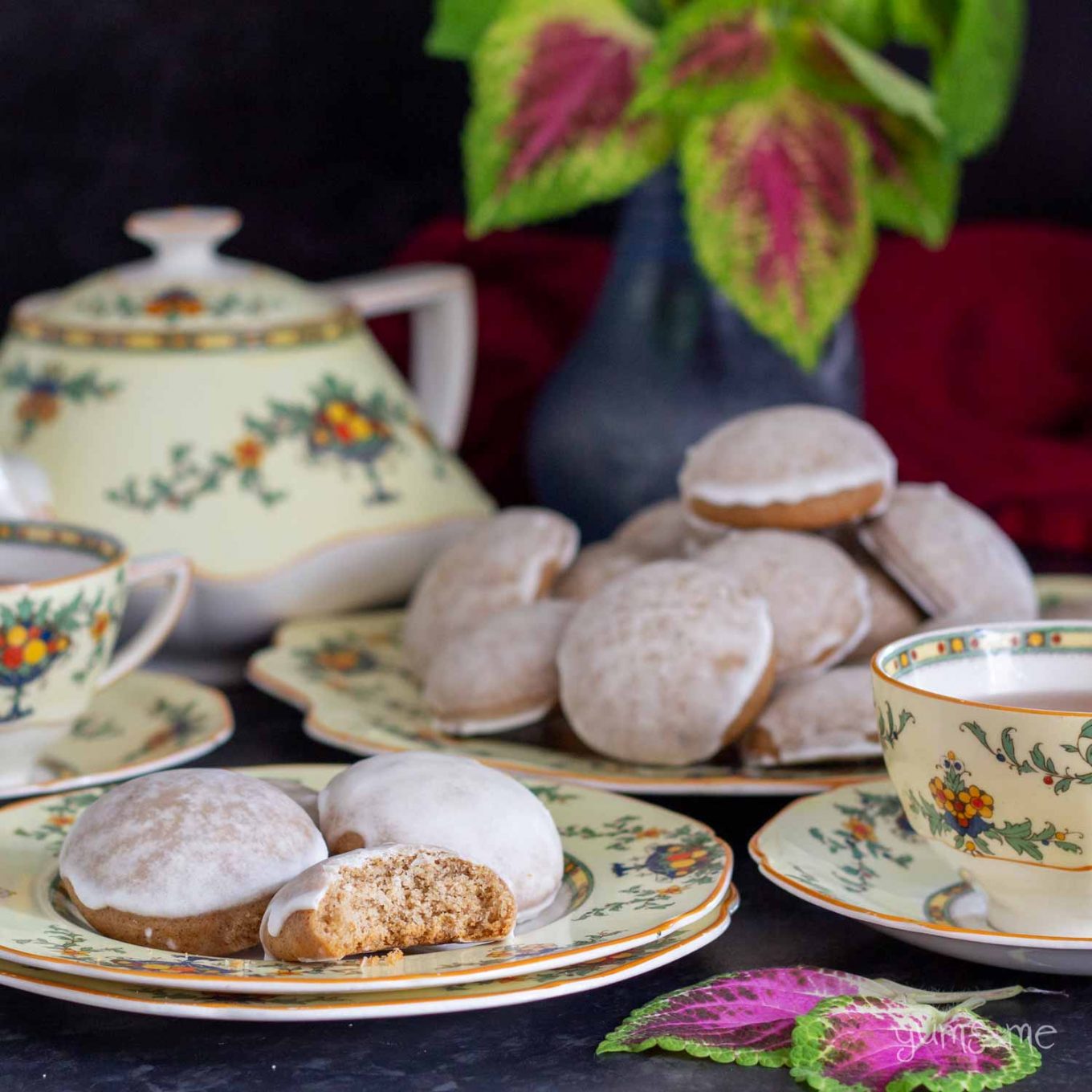 Easy Christmas Gingerbread Cookies (Pryaniki) | yumsome