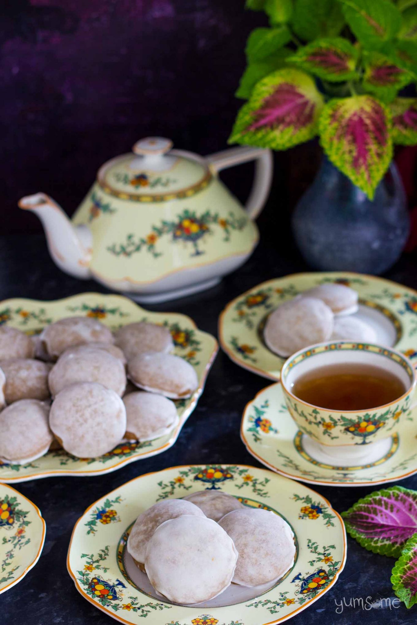 Easy Christmas Gingerbread Cookies (Pryaniki) | yumsome