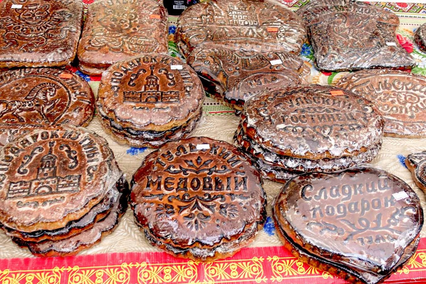 Easy Christmas Gingerbread Cookies (Pryaniki) | yumsome